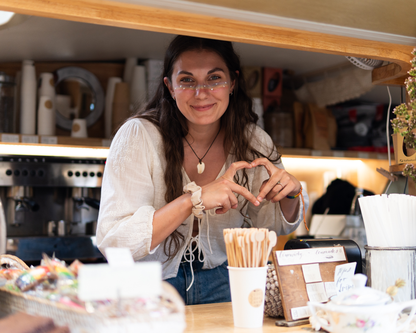 Zahájení festivalu v Pride Village – Welcome Home! (Jade Van Parijs ...